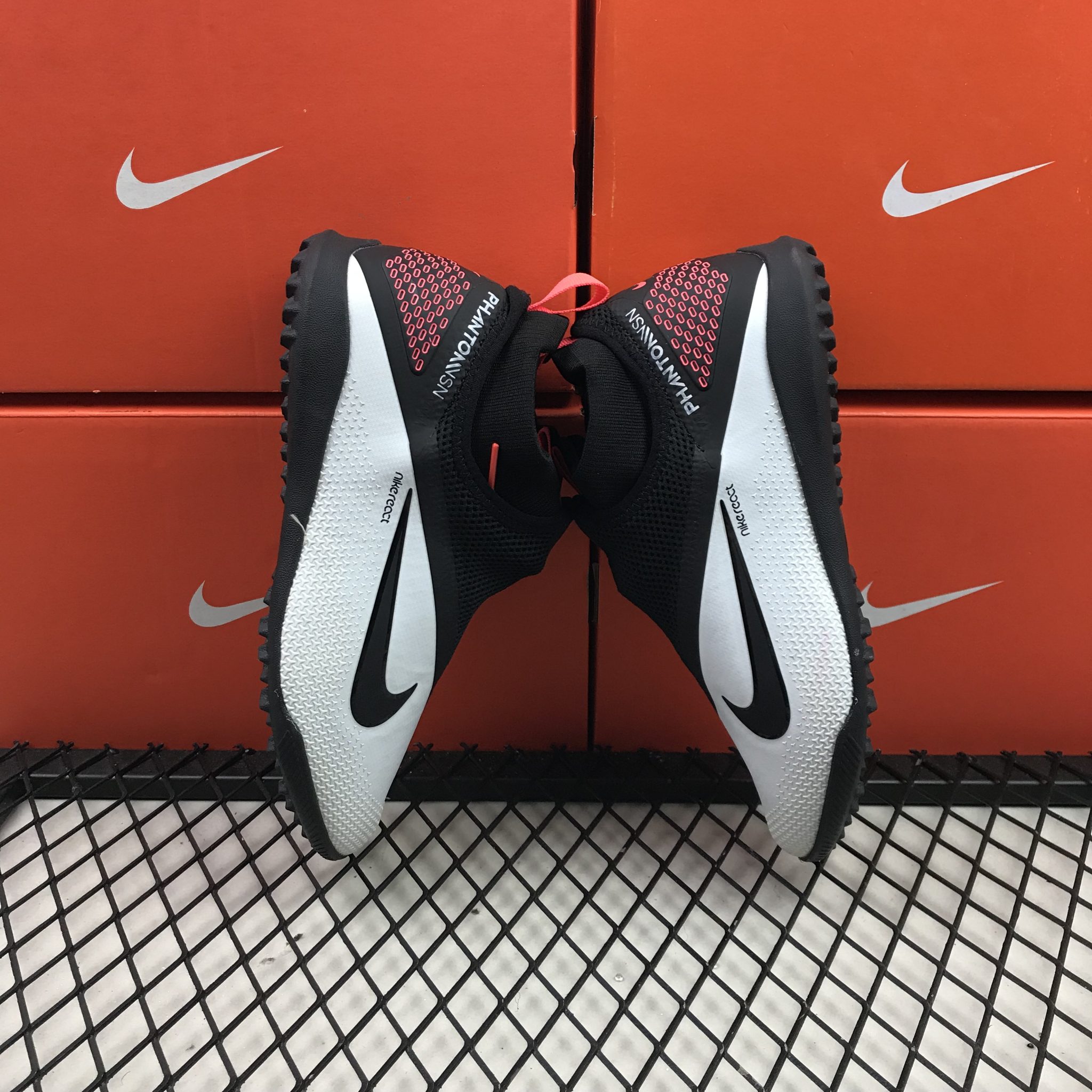 Giày đá banh Nike Phantom Vsn ll Trắng gót đen Cổ cao giấu dây TF ...