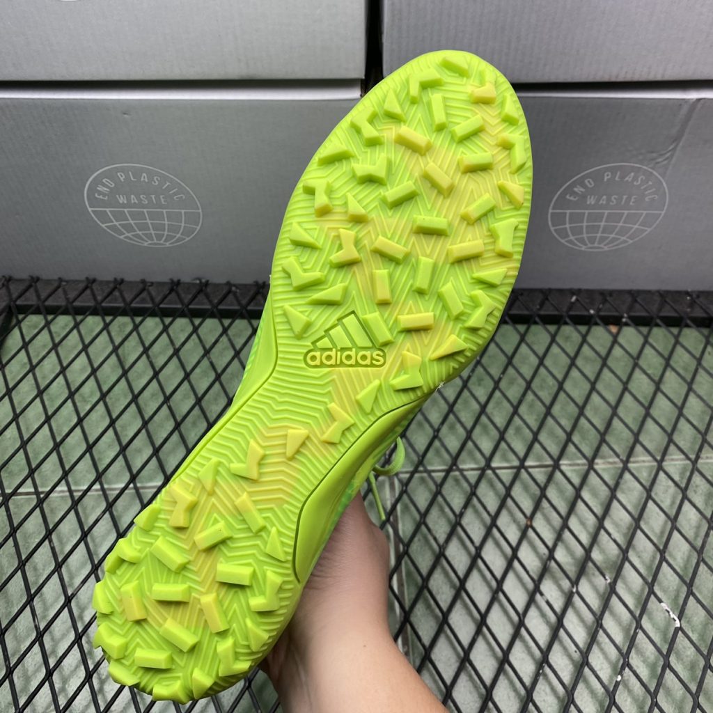 Giày đá banh F1 messi cổ chun Chuối TF - SuperGiay.com
